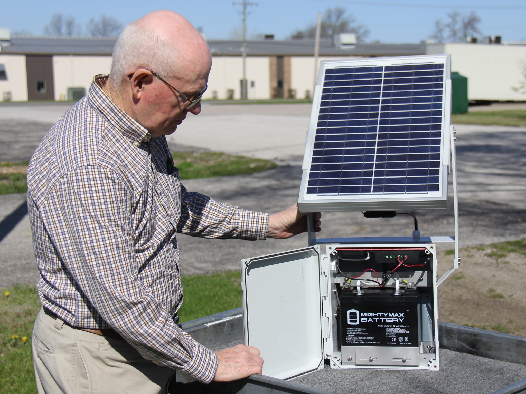 Solar Media Broadcaster - SonSet Solutions